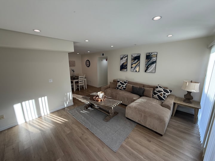 3 Bed 2 Bath Near Pasadena/hollywood & More! - Burbank, CA