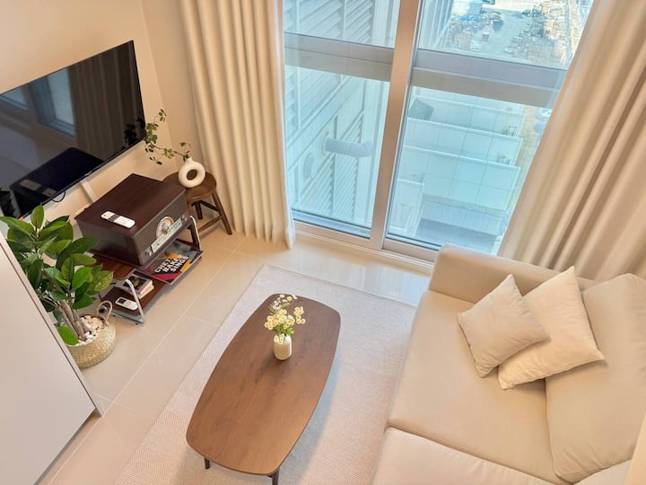 [챗의 방 Chet’s Room] 씨티뷰｜Lp 음악·빔프로젝터 감성 스테이｜공항 15분 - 중산동