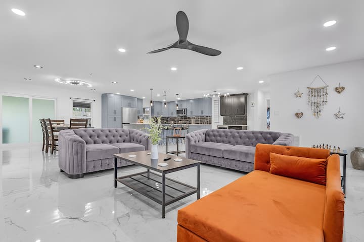 Rare! 3 Bedroom House Pets Events Permitted - Fort Myers Beach, FL