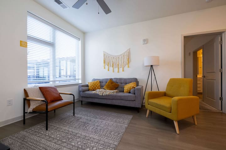 Bold Nulu 2br Cozysuites 01 - KFC Yum! Center