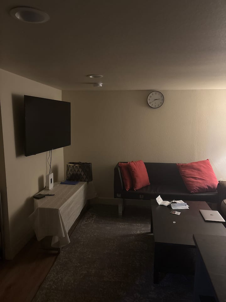 Chill N Friendly Air Bnb - Littleton, CO