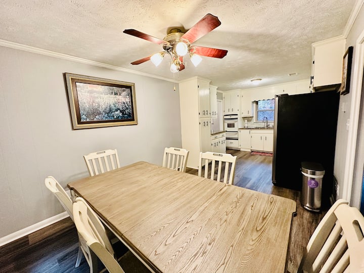 Sleep 10 Newly Listed House Near Lakepointbaseball - Acworth, GA