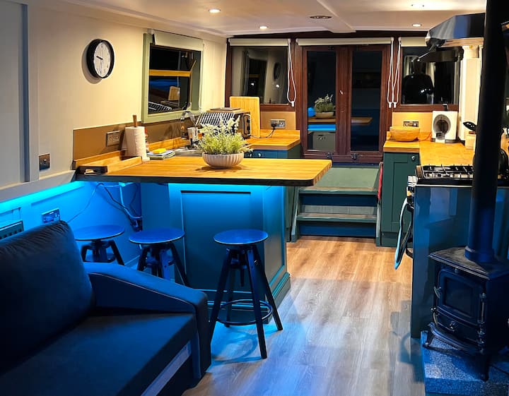 Top Notch Waterside 3 Bed Boutique Boat 1-6 Guests - Bath