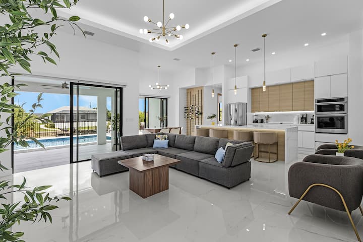 Villa Amalfi! Retiro De Lujo. Piscina Climatizada. - Cape Coral, FL