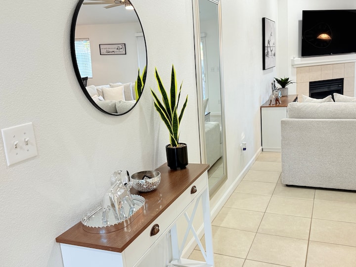 Modern Oasis 5bd/2ba With Pool & Hottub. - Bakersfield, CA