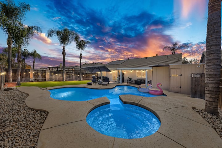 Modern Oasis 5bd/2ba With Pool & Hottub. - 베이커즈필드