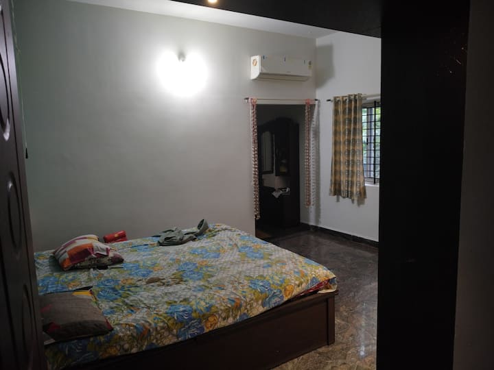 Extra Large Bungalow - Hubli