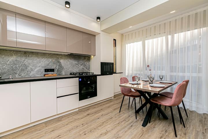 Decebal Avenue - Chisináu