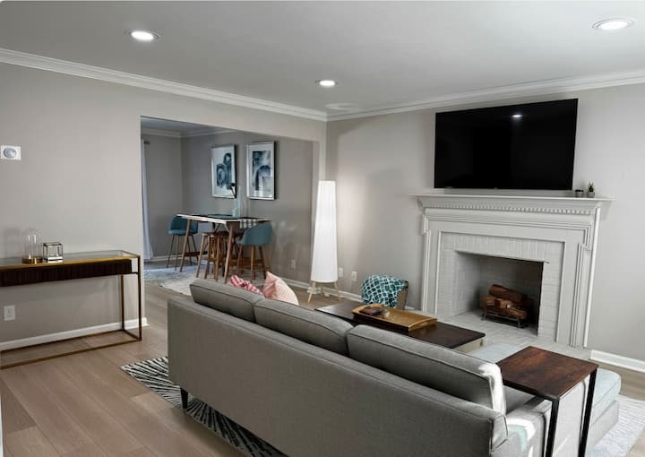 Cozy & Family-friendly Townhome - Alpharetta, GA