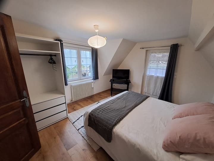 Chambre Avec Salle D'eau Privée. - Bernay
