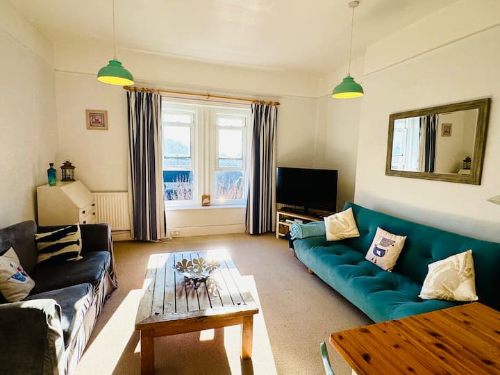 New Offers 'Seabreeze' Large Apt Sea Views Ventnor - Isle of Wight