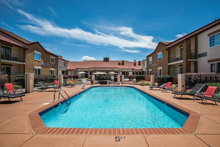 Three Budget-friendly Rooms | Perfect For Family - Knoxville, TN