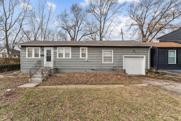 Quaint & Quiet In Kc's Waldo Area! - Mission, KS