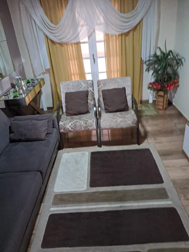 Apartamento Todo Equipado, Iluminado E Com Sacada - Criciúma