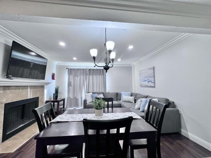 Cute Condo: 1/4mi Walk2disney, Comm. Pool/spa - Anaheim
