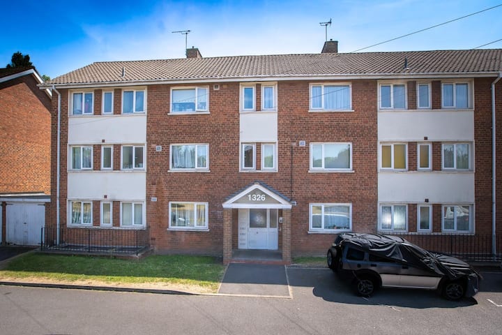 3 Bedroom Flat 20 Mins City Centre (Free Parking) - Bromsgrove