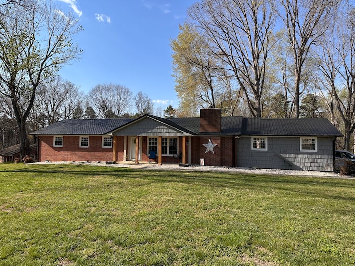 Modern Farmhouse Near Winston-salem - Winston-Salem, NC