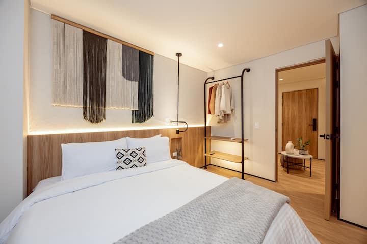 Luxury Boho Apartment - A/c - Kitchen- Fast Wi-fi - Medellín, Colombia