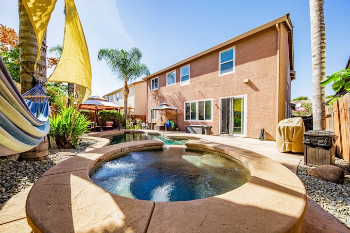 Luxurious 5-bedroom Retreat With Saltwater Pool - 麋鹿林