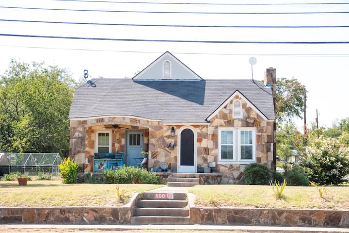 Granna’s Cottage - Glen Rose, TX