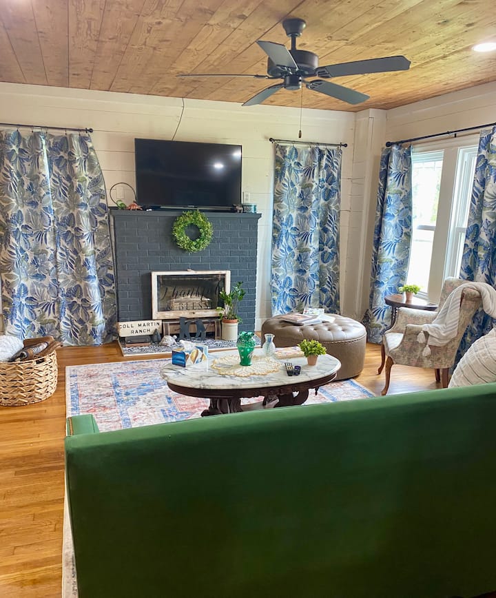 Granna’s Cottage - Glen Rose, TX