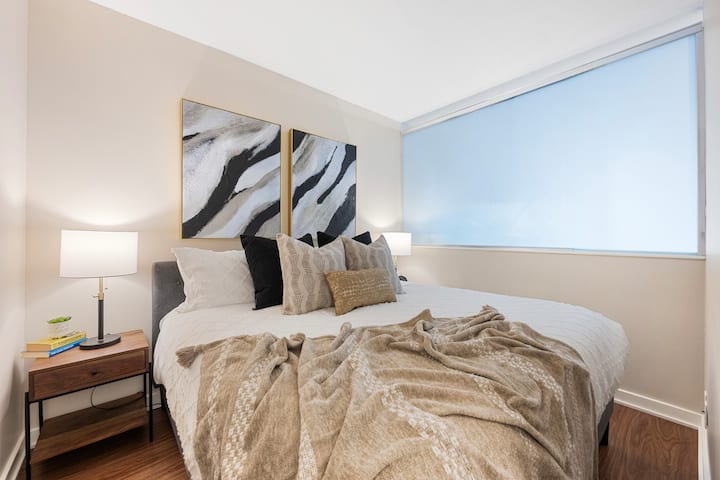 Central, Cozy & Cost Friendly | Downtown | 3beds - Vancouver