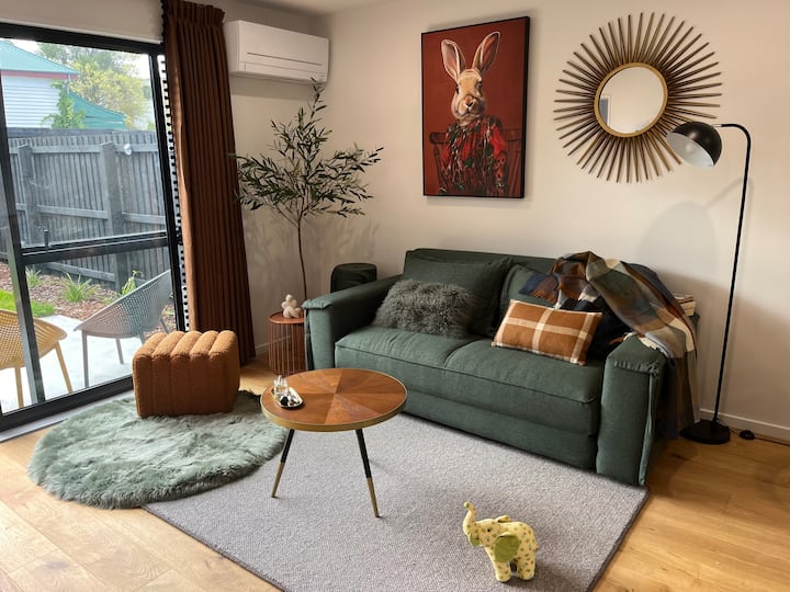 The Gilded Cross | Luxury 3-bed Cbd Fringe - Christchurch
