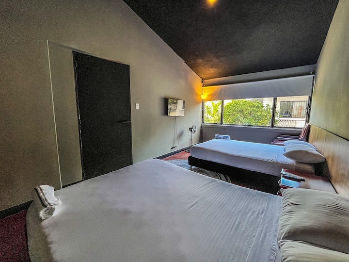 Habitación Esencial Y Múltiple En Hotel Autónomo - Ibagué
