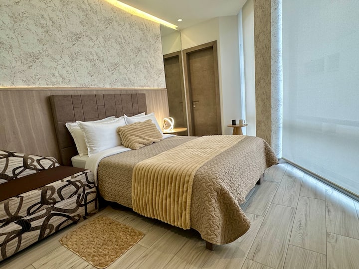 Apart-estudio, Edif Con Jacuzzi, Sector Exclusivo - Quito