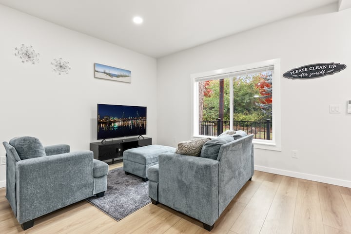 Charmer - Portland, OR