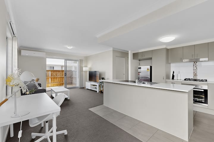 Stay Play & Relax In Comfort - Redcliffe