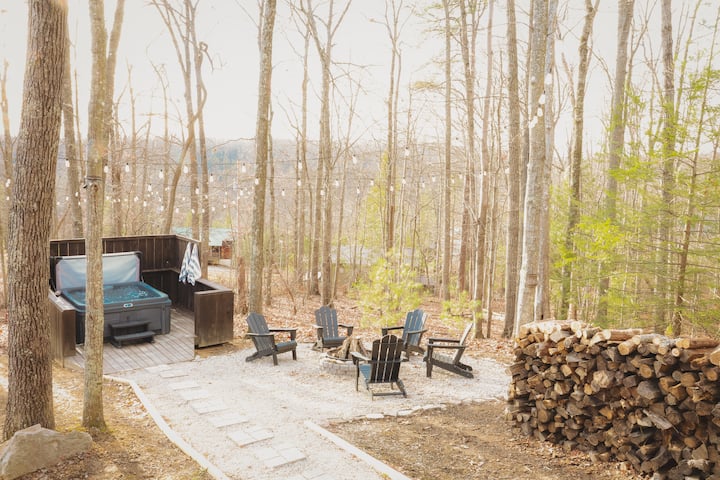 Cozy A-frame | Pet Friendly | Hot Tub | Fire Pit - Kentucky