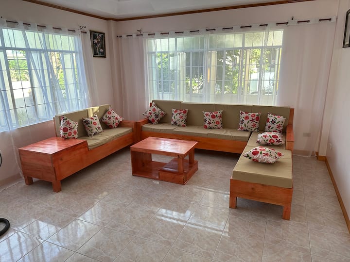Big House & Spacious Rooms - Laoag