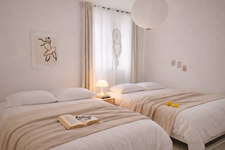 [리뉴얼 오픈]동대구역 10분 | 감성 소음프리 독채 (퀸침대4,최대8인) | 집앞주차 - Daegu