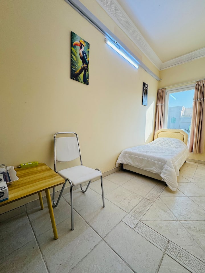 Partition Rooms. Shared Bathroom - Omán