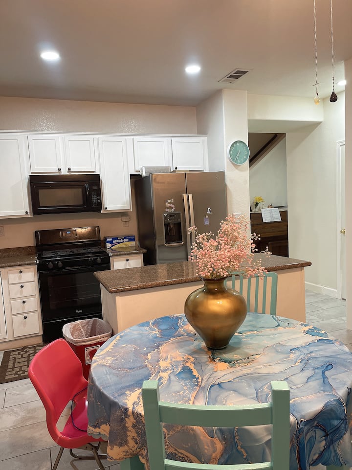 Nice Peaceful With Private Bathroom - Fresno, CA