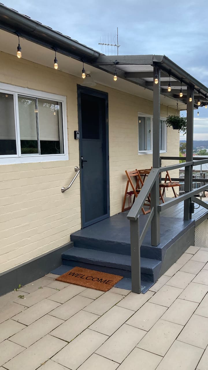 A Charming Little Cottage. - Canberra