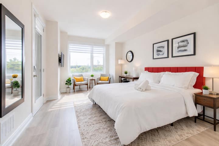 Stylish Oakville Studio | Work Desk +Free Parking - Oakville