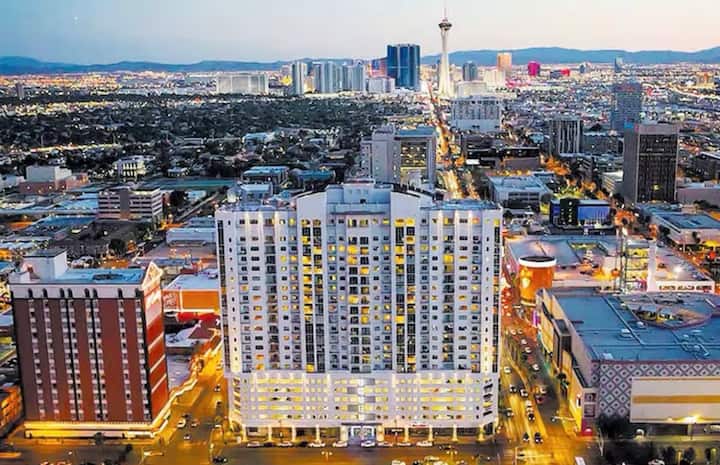 Downtown High-rise Las Vegas Condo! - Las Vegas, NV