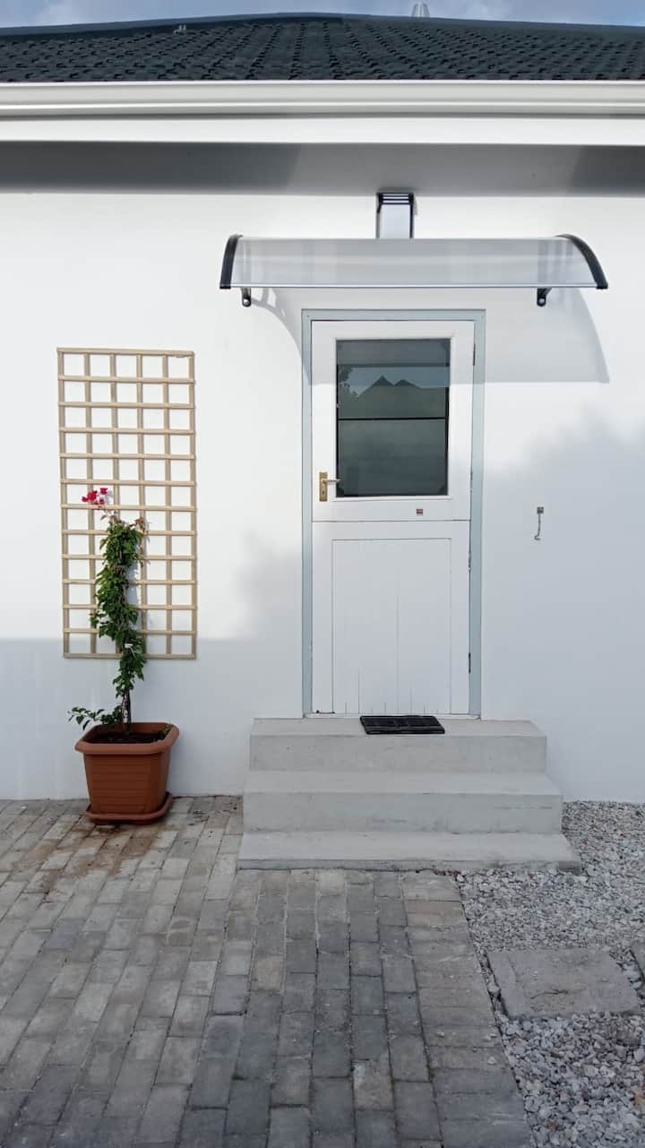 Rockwest 2: 1-bedroom Self-catering Unit. Hermanus - Hermanus