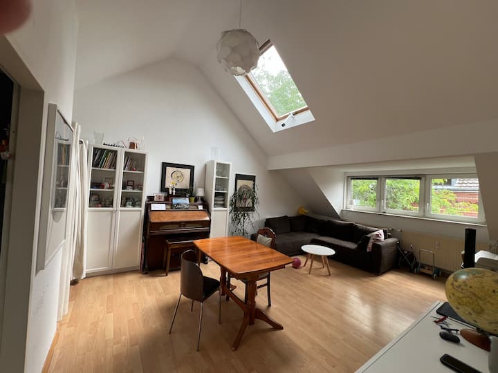 Bright & Cozy Flat In Colognes Coolest Quarter - ケルン