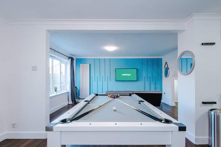 *Space Near The City* • Driveway Park + Pool Table - Manchester