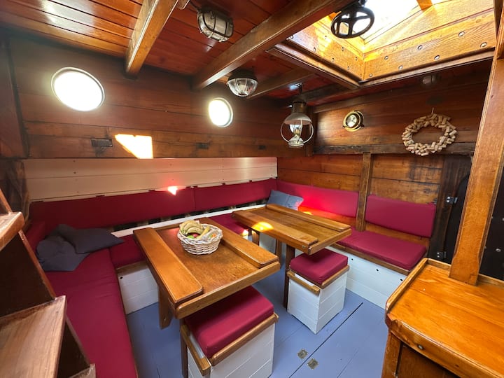 Stay Aboard Historic Ship Lola - Plouhinec