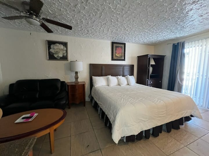18n Las Vegas Affordable Studio Near Strip - Henderson, NV