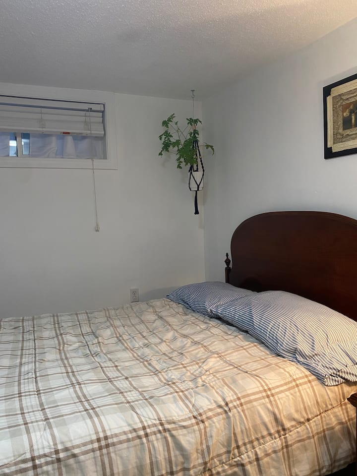 Comfy Room (Double Bed) With Lock - London, ON, Canada