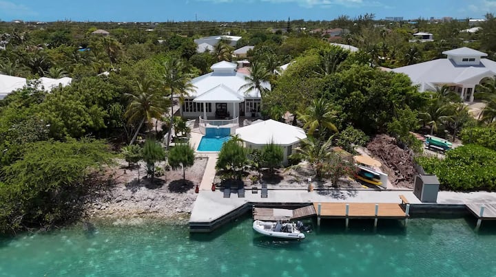 Canal Front 3 Bedroom Villa In Providenciales - Turks and Caicos Islands