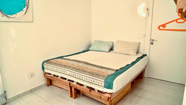 Private Room For 2 In The Heart Of Ashrafieh - Beirut