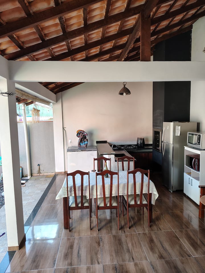 Edícula Com Ar Condicionado Na Suite - Itapoá