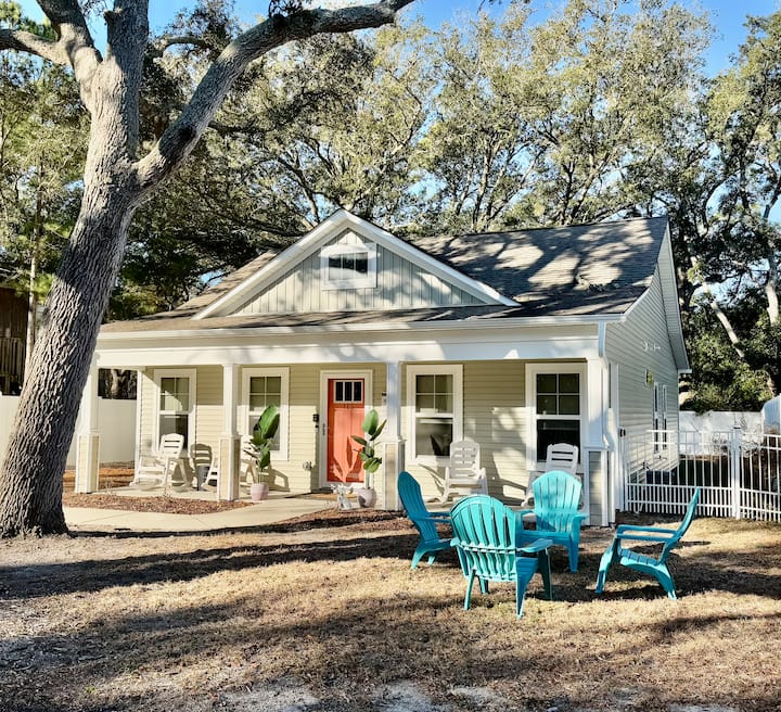 Casa Del Mar: Oak Island Fall Escape - Oak Island, NC