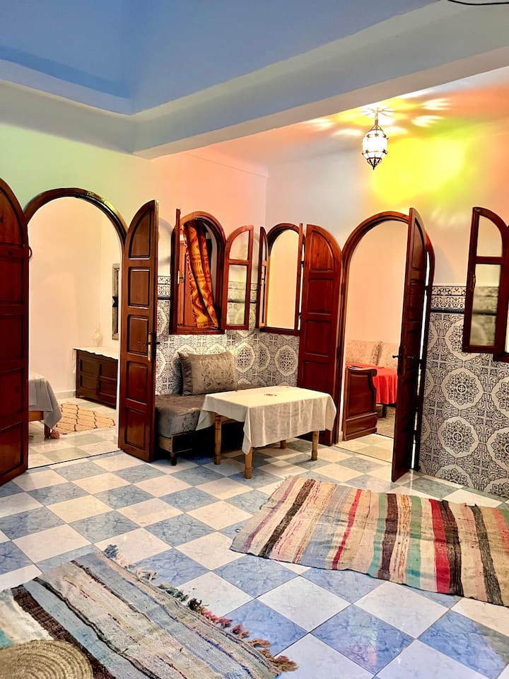 Apparemment Traditionnel - As-Suwajra